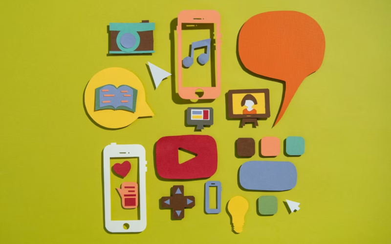 Transmedia Storytelling Examples + Benefits & Types